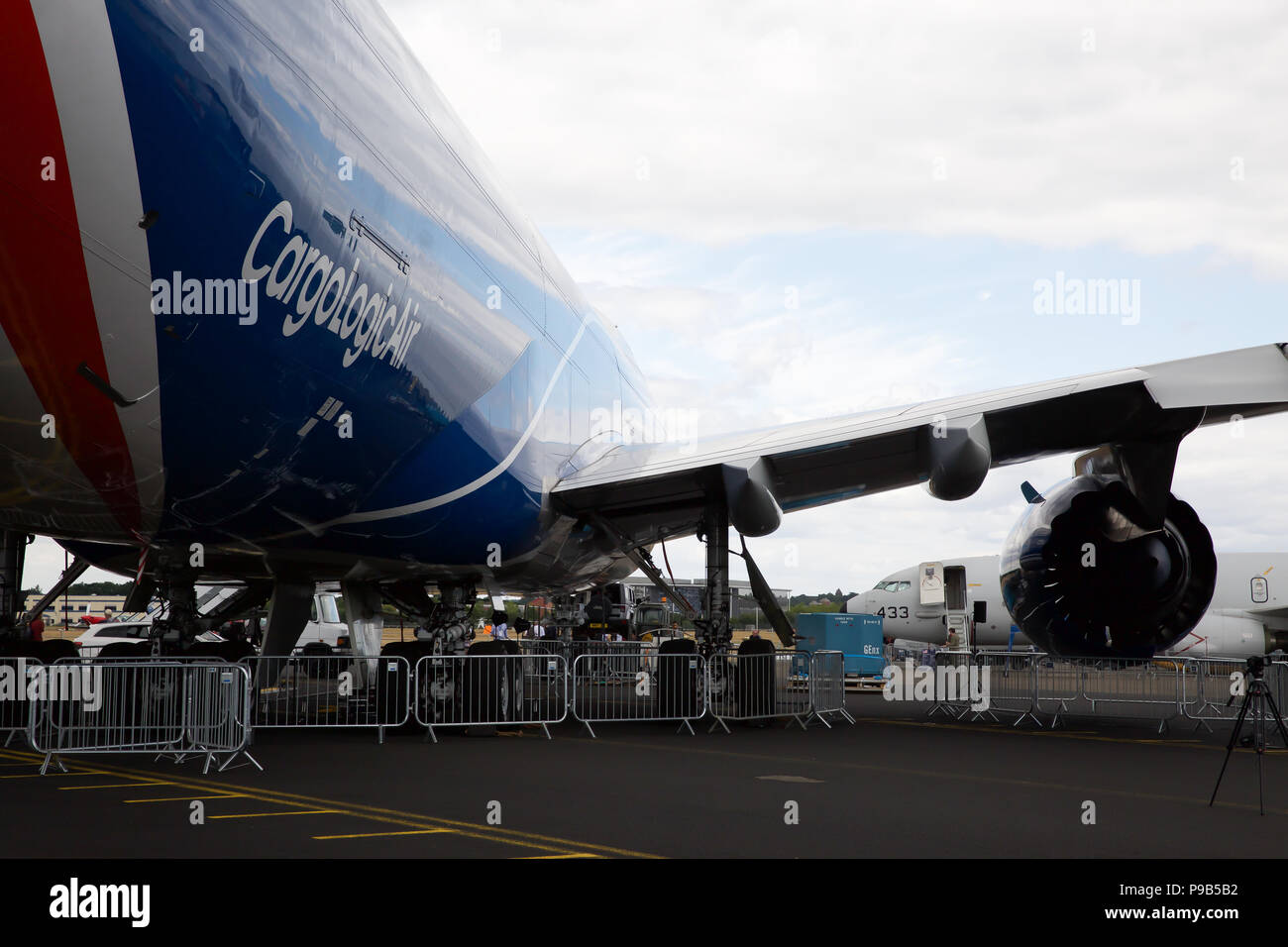 Undercarriage of a 747 plane hi-res stock photography and images - Alamy