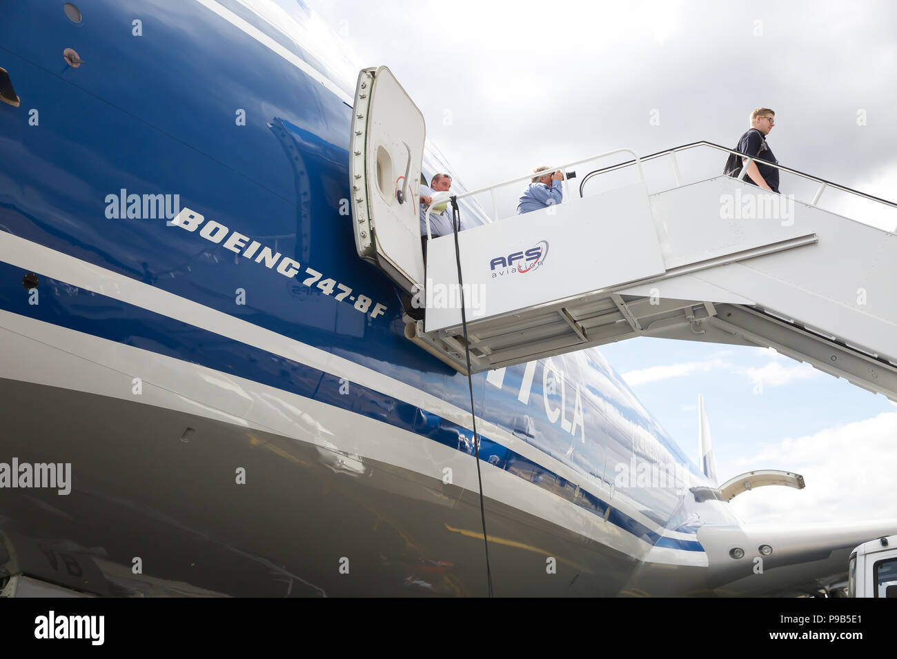 Undercarriage of a 747 plane hi-res stock photography and images - Alamy