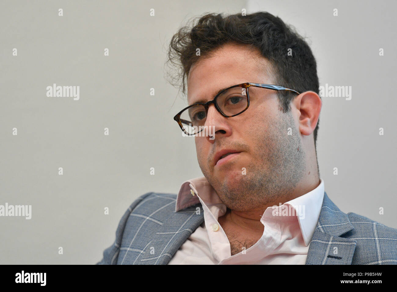 Discussion forum hi-res stock photography and images - Alamy