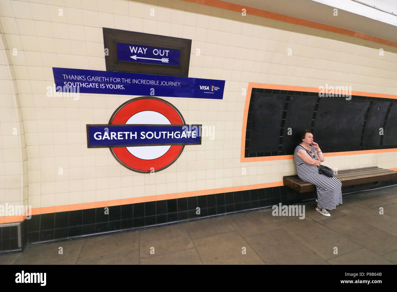 Southgate station on piccadilly line hi-res stock photography and ...