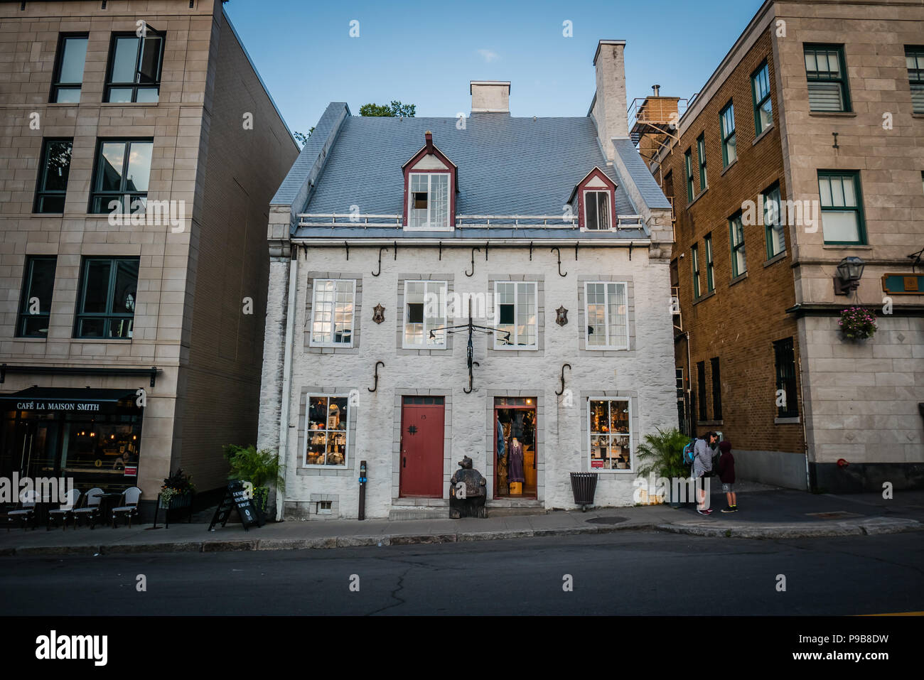 Traditional french house hi-res stock photography and images - Alamy