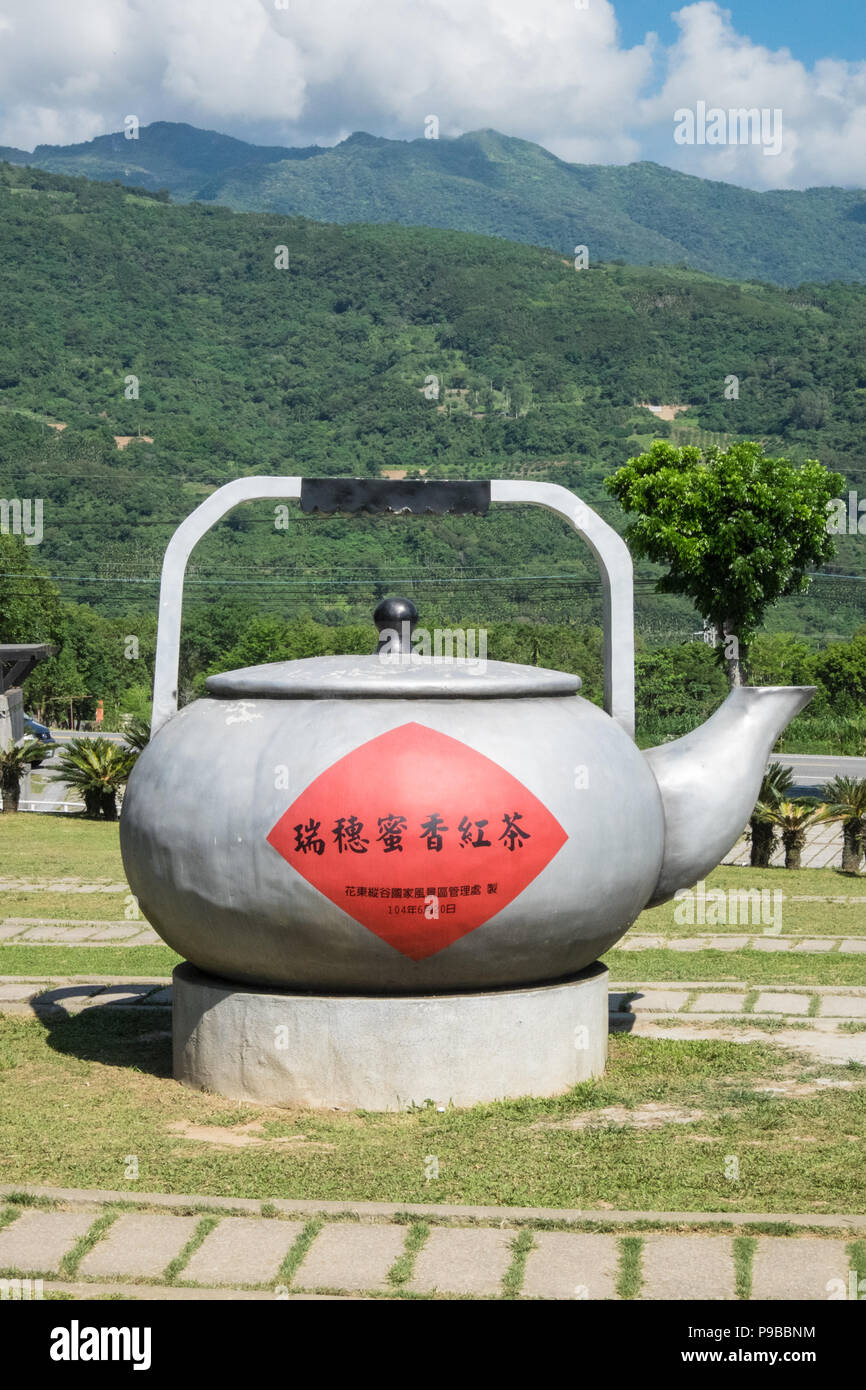 Huge,teapot,at,Tropic of Cancer,inland,marker,Ruisui,Rueisuei,Hualien ...