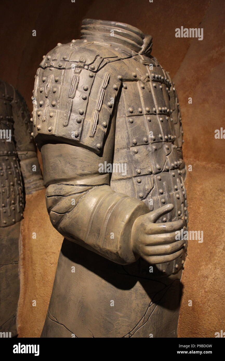 Ancient Chinese terracotta army and terra cotta soldiers at the ...