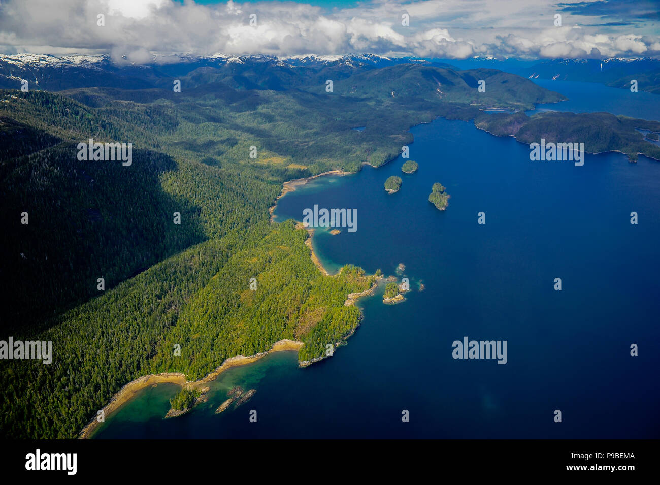 Alaska blue green aerial hi-res stock photography and images - Alamy