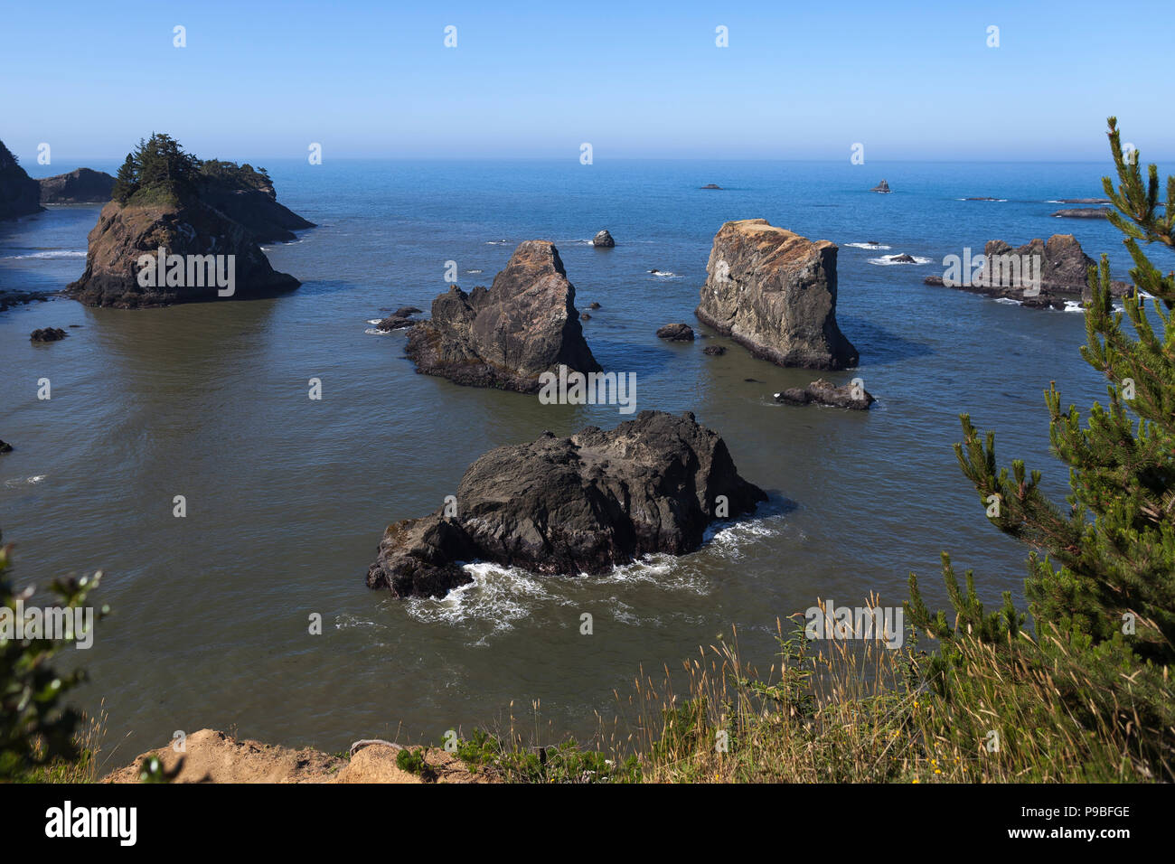Coast along brookings oregon hi-res stock photography and images - Alamy