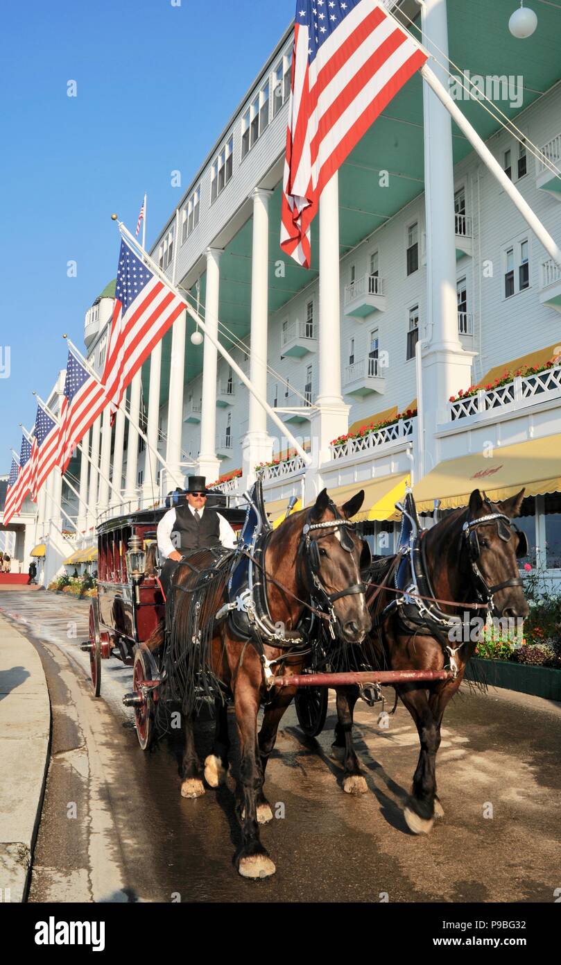 Horse drawn carriage transportation hi-res stock photography and images ...