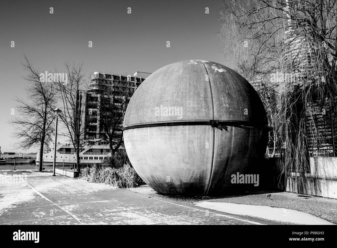 Spherical object hi-res stock photography and images - Alamy