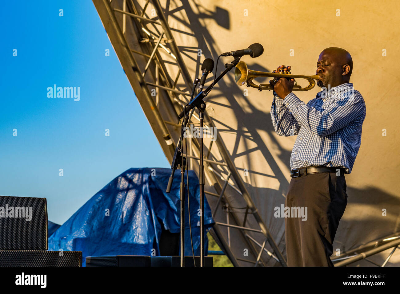 Charlton Singleton playing trumpet with Ranky Tanky, Vancouver Folk ...