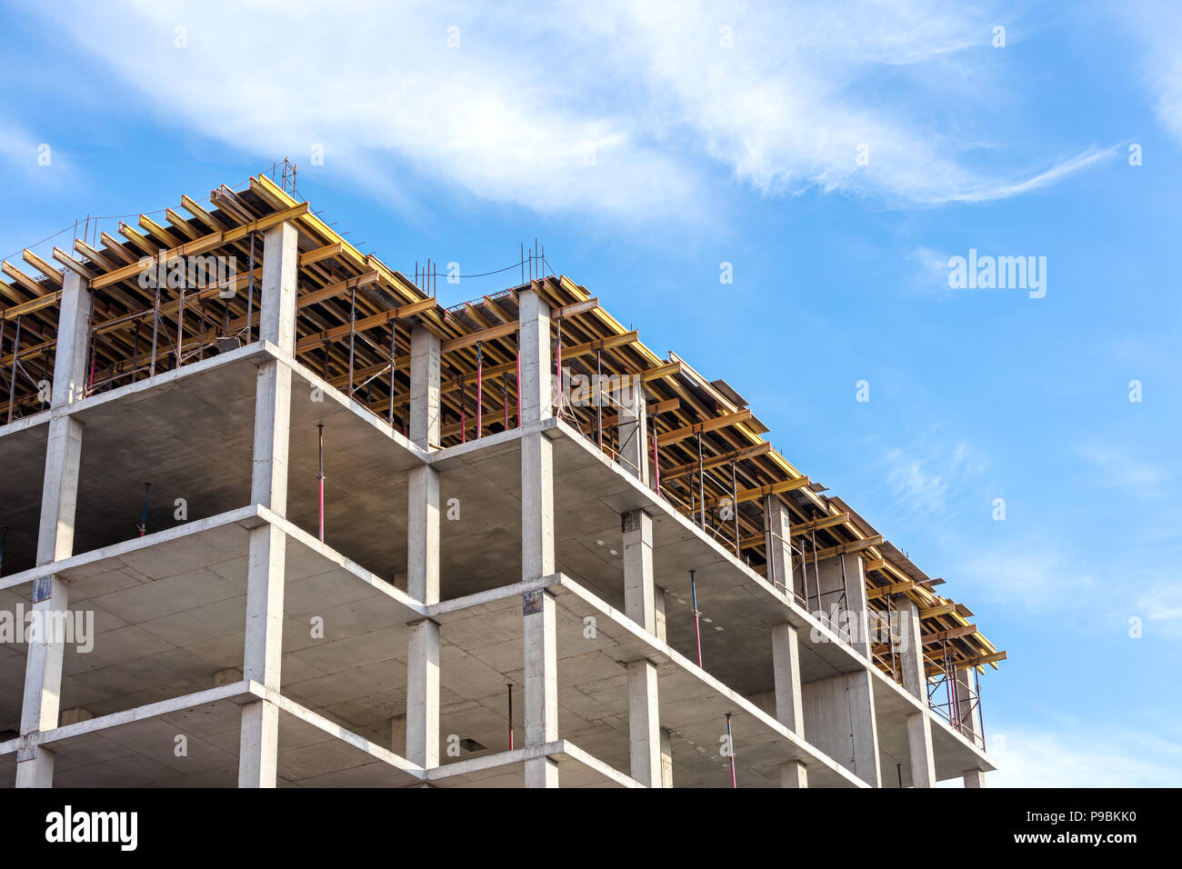 Construction skyscraper steel frame hi-res stock photography and images ...