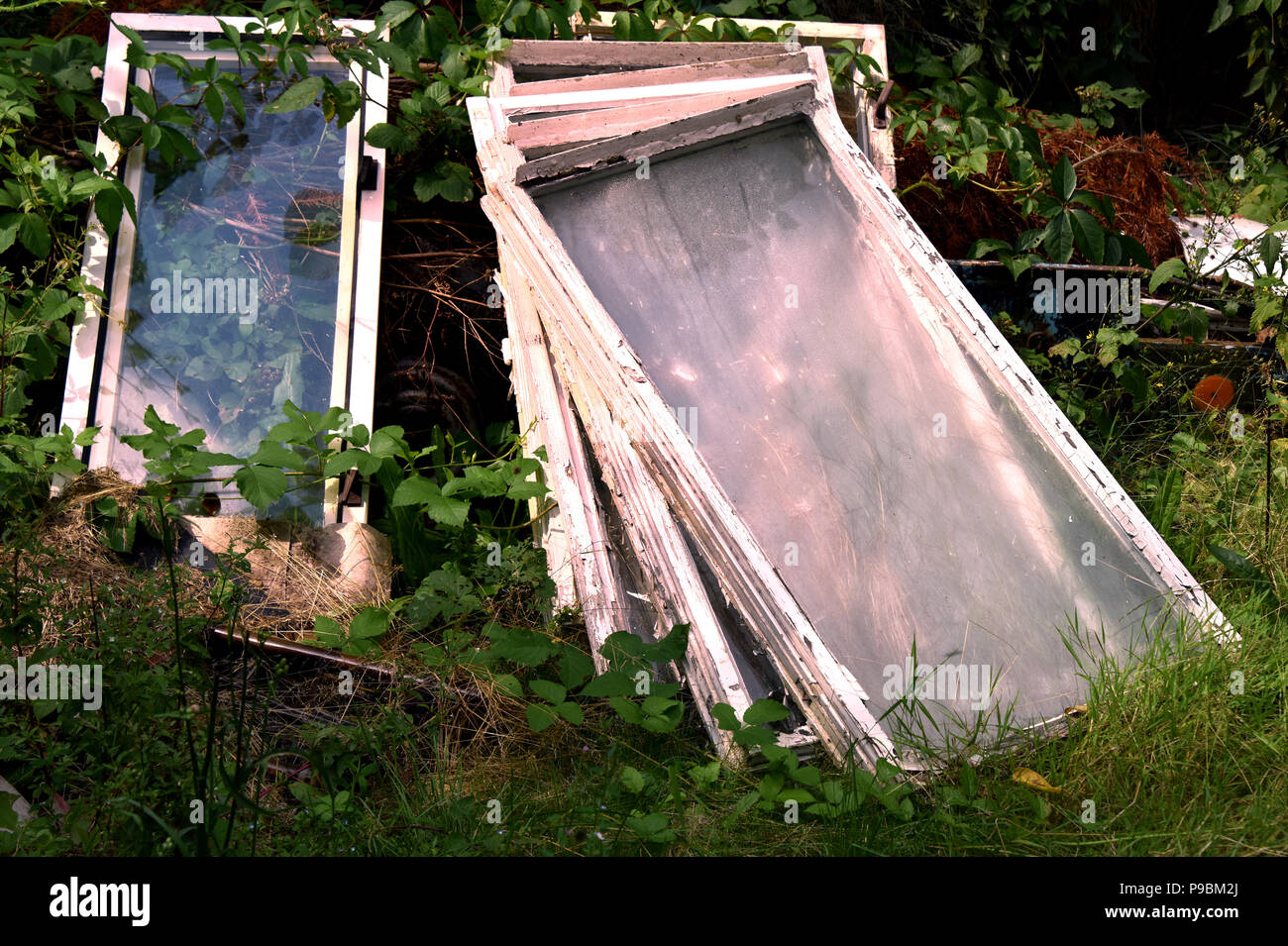 Fragile construction hi-res stock photography and images - Alamy