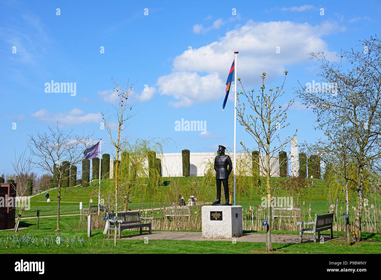 Police memorial statue hi-res stock photography and images - Alamy