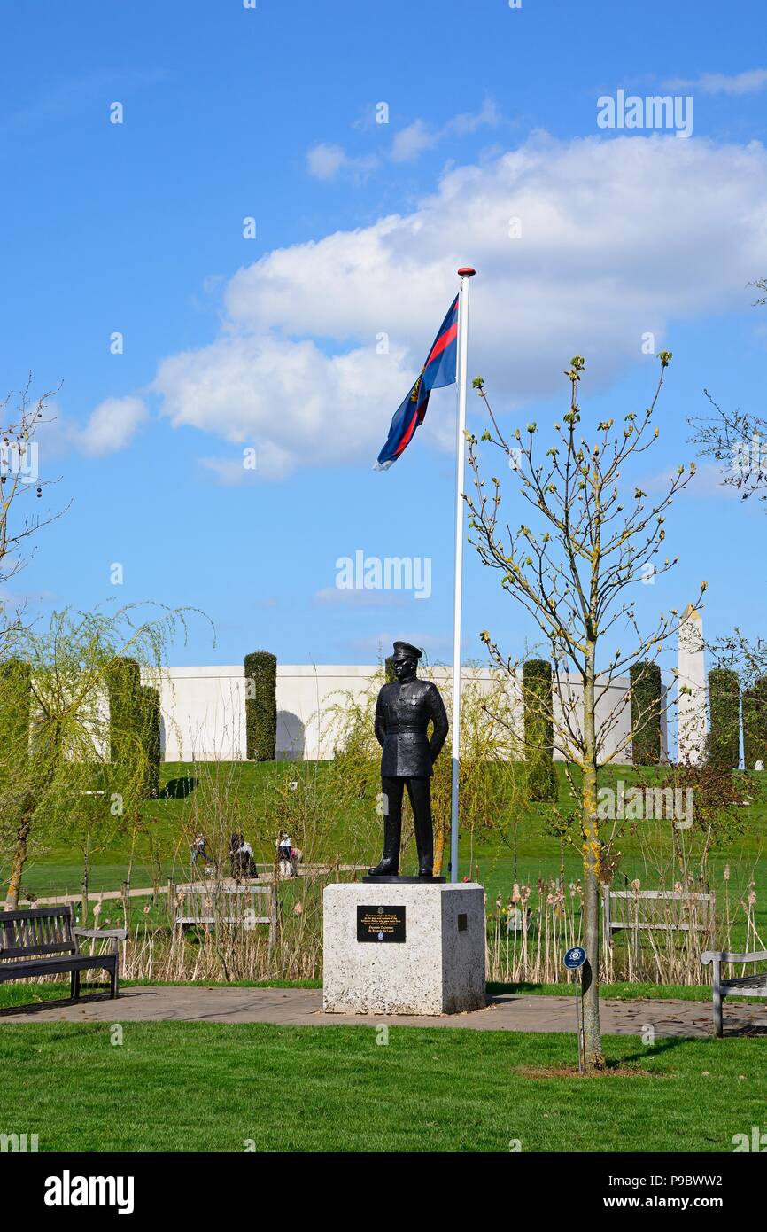 Police memorial statue hi-res stock photography and images - Alamy