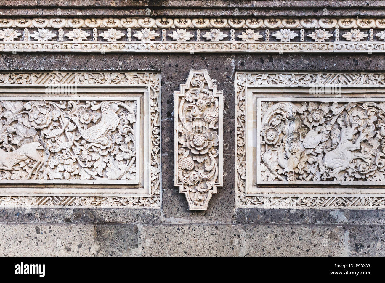 Traditional balinese stone carving, wall in temple Stock Photo - Alamy