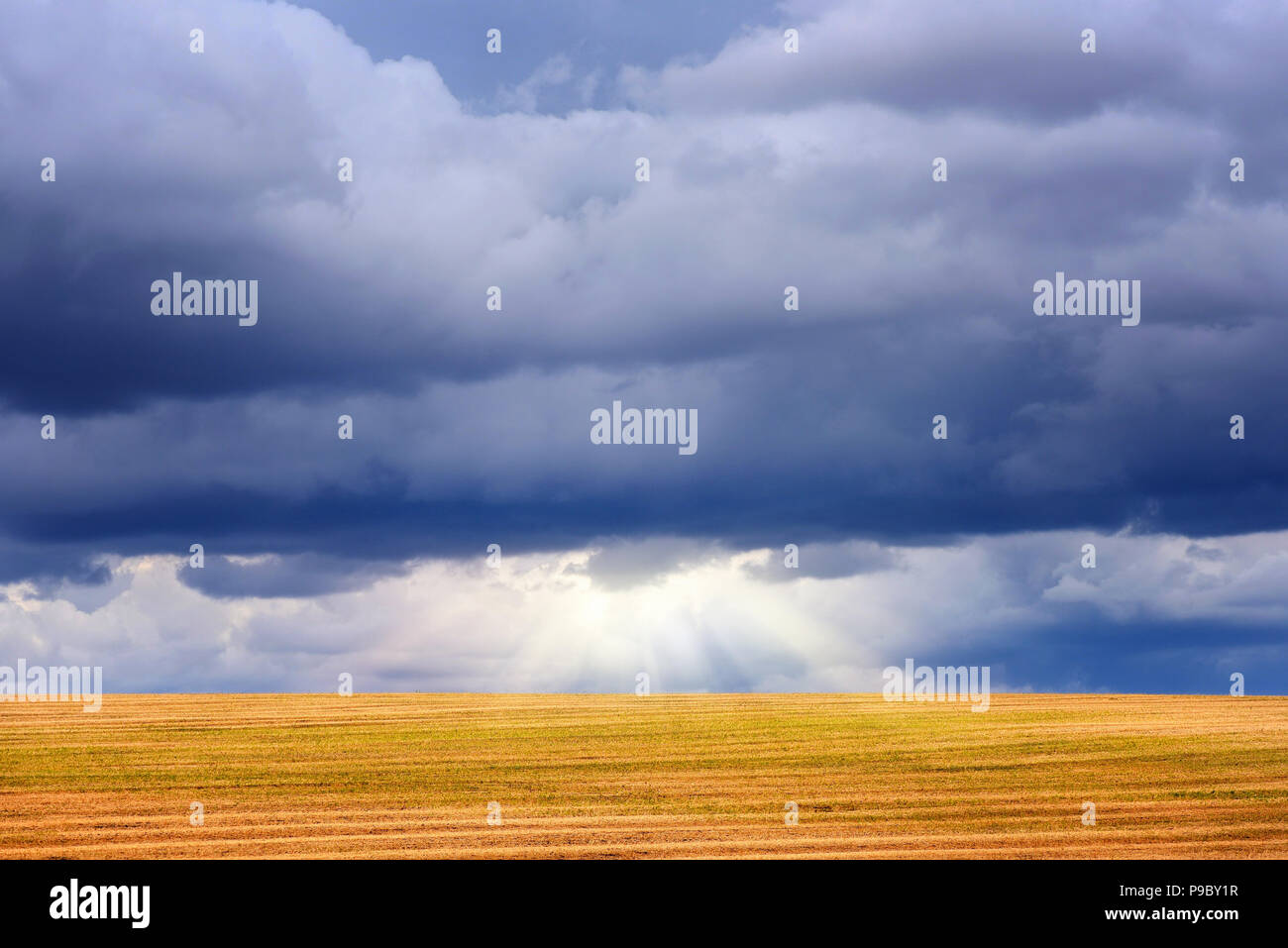 Sun shining through storm cloud hi-res stock photography and images - Alamy