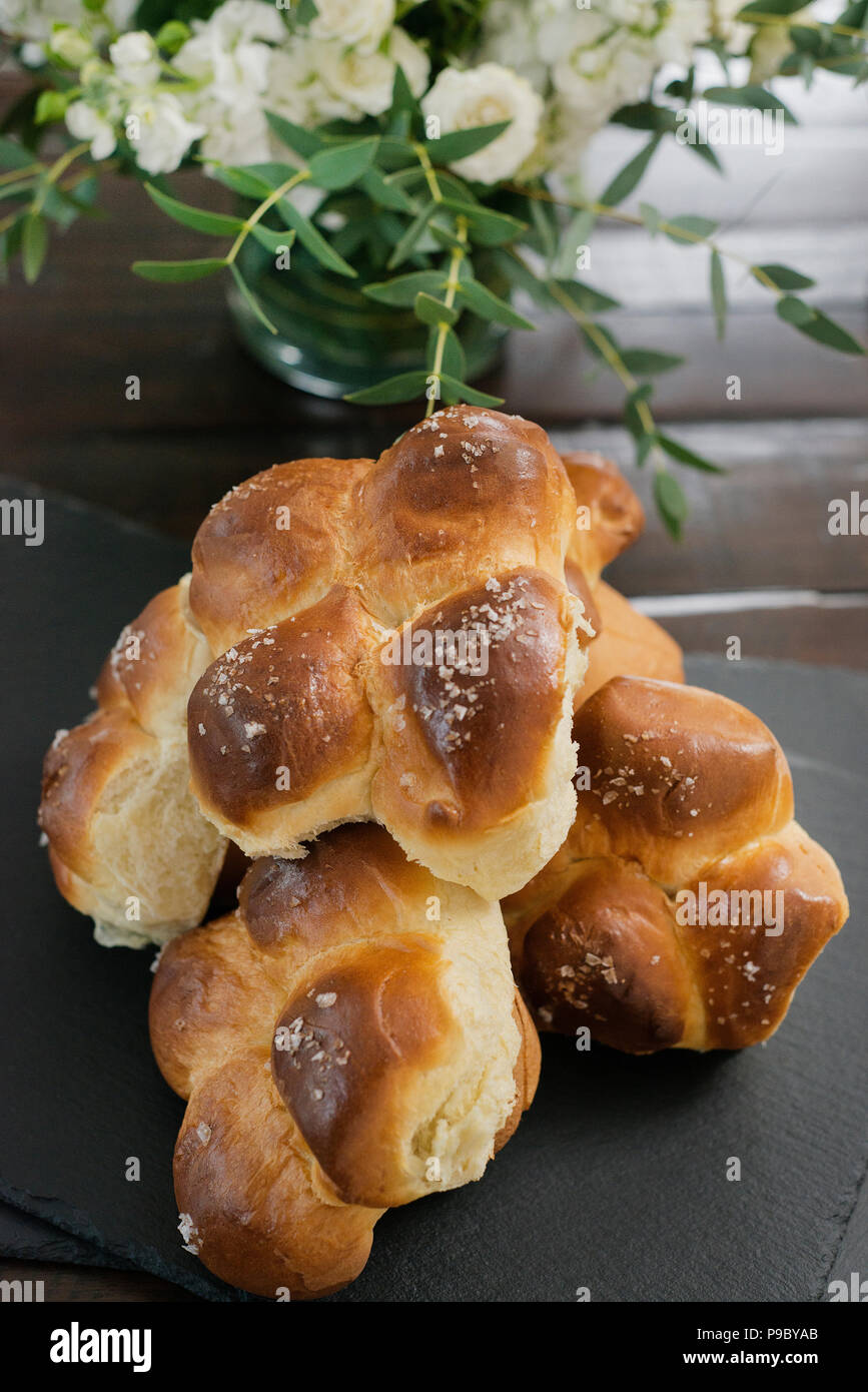 Pull apart bread hi-res stock photography and images - Alamy