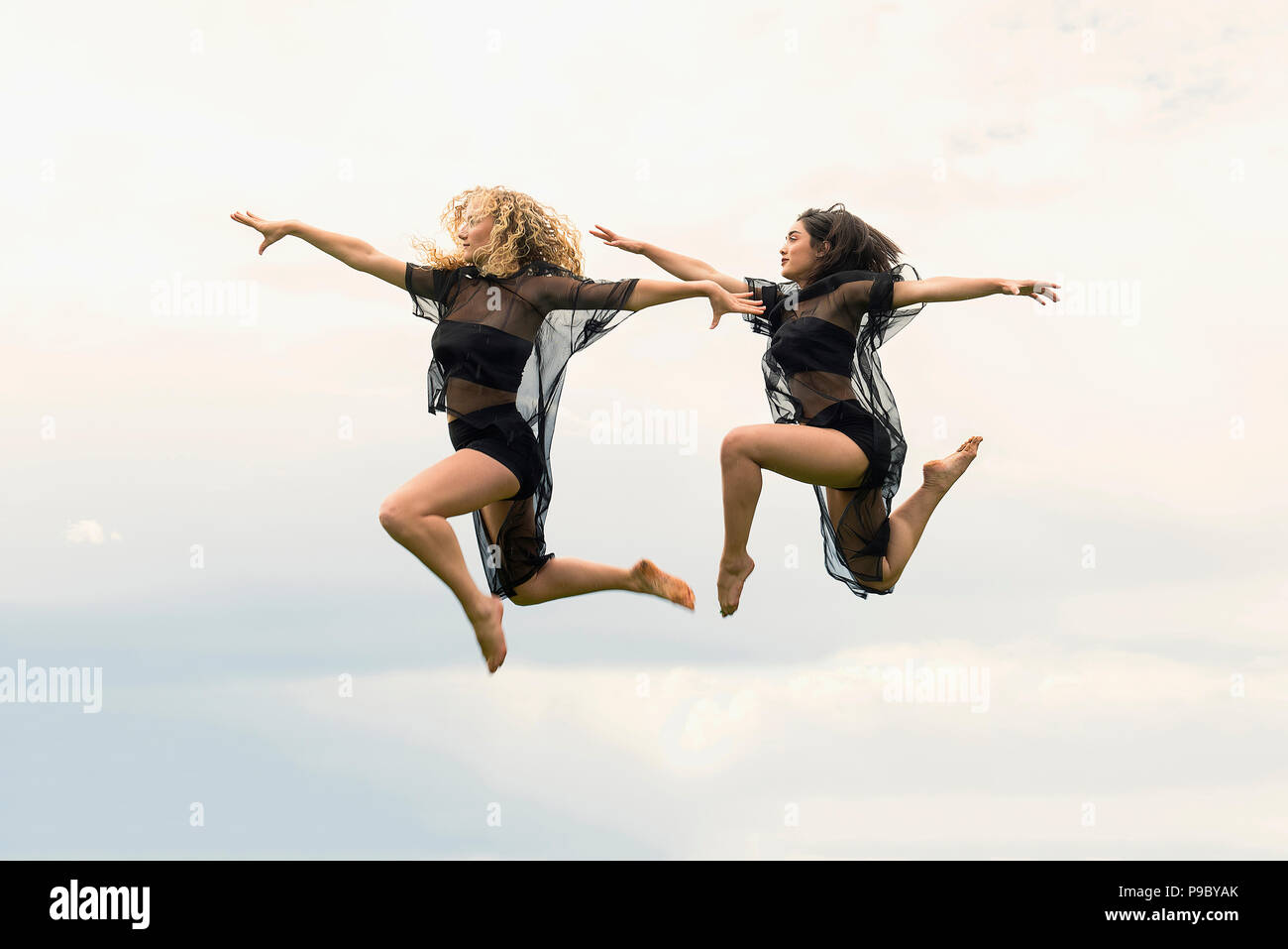 Dancers leaping sky hi-res stock photography and images - Alamy