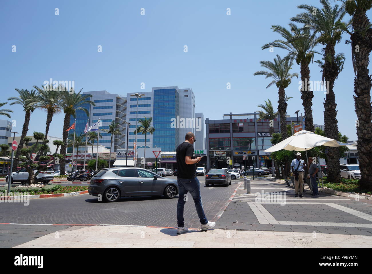 Raanana new and old Stock Photo - Alamy