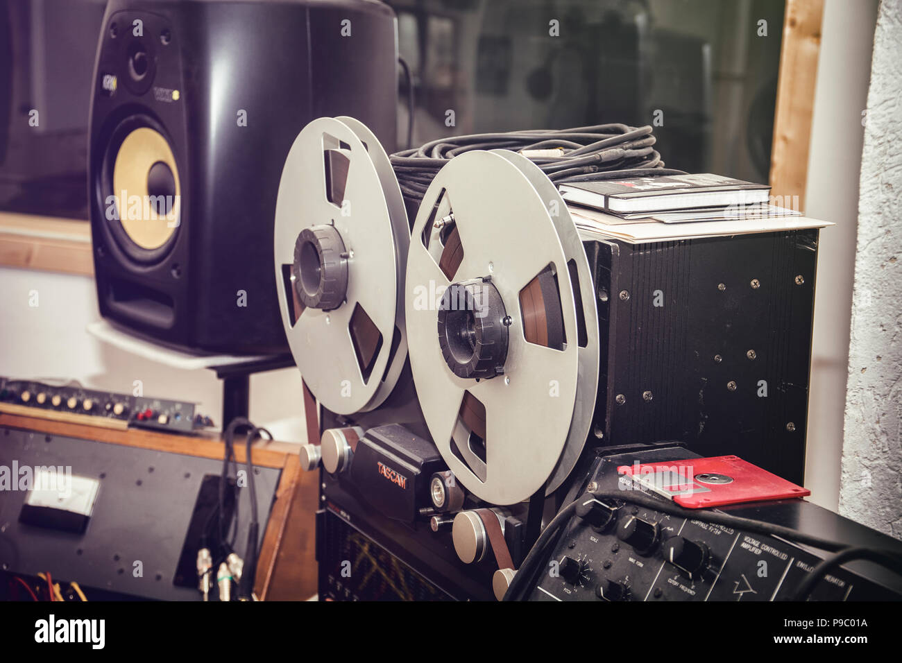 A reel-to-reel recorder in studio Stock Photo - Alamy