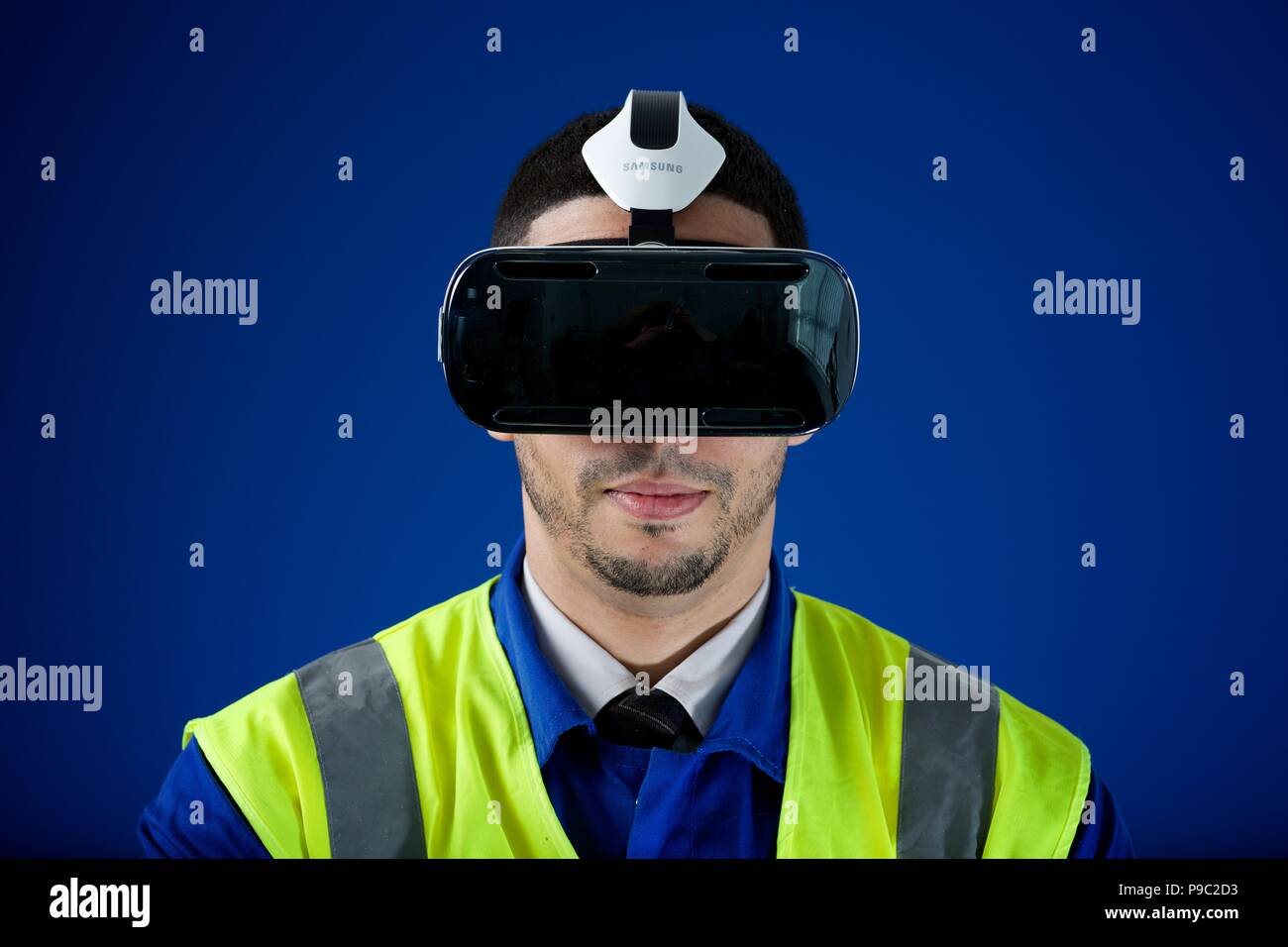 Male construction worker using VR headset for safety training Stock ...