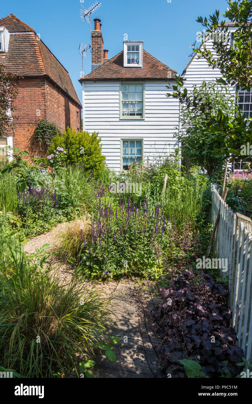 Weatherboard house hi-res stock photography and images - Alamy