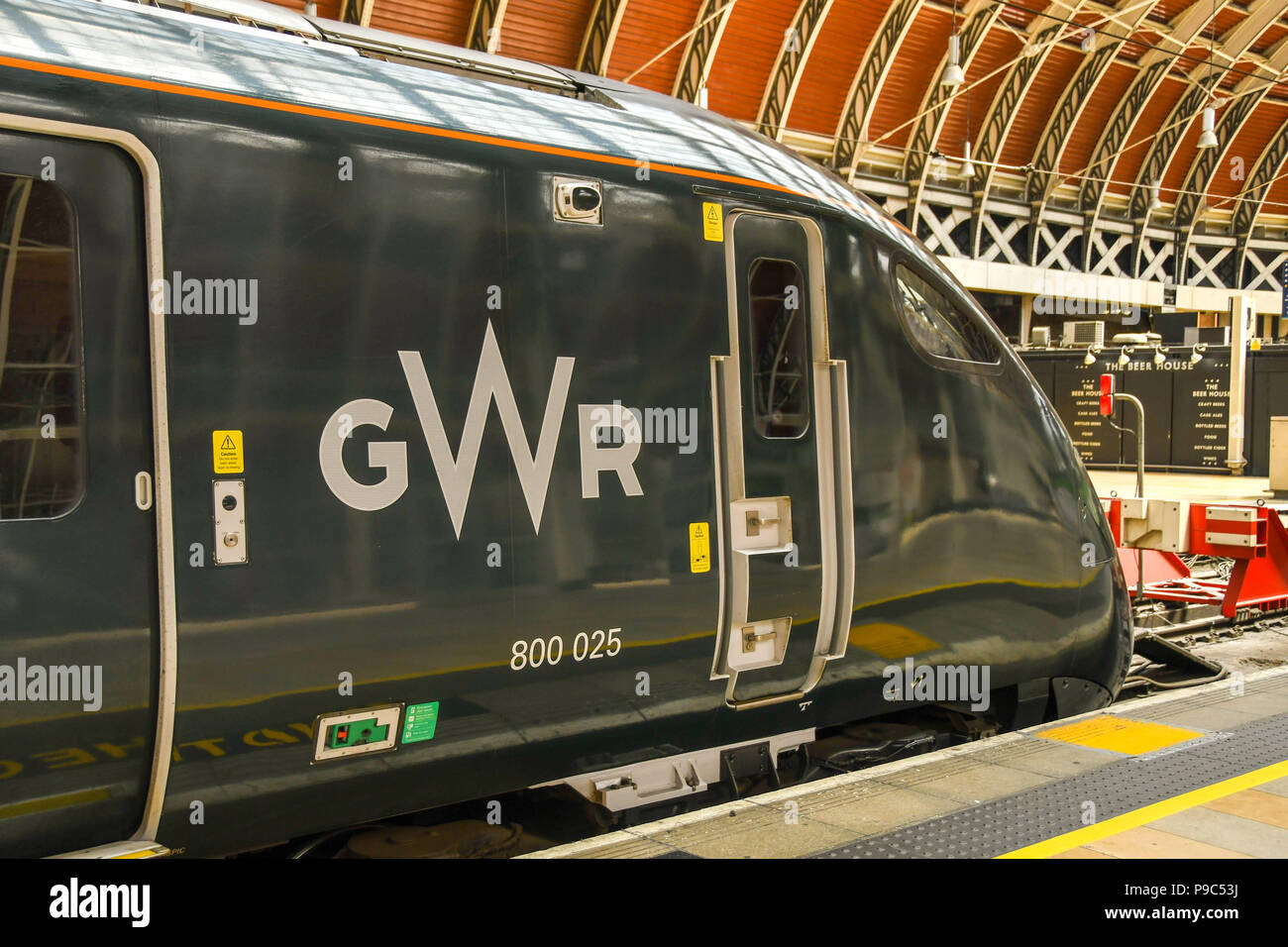 Front of a new Class 800 electro diesel train in London Paddington ...