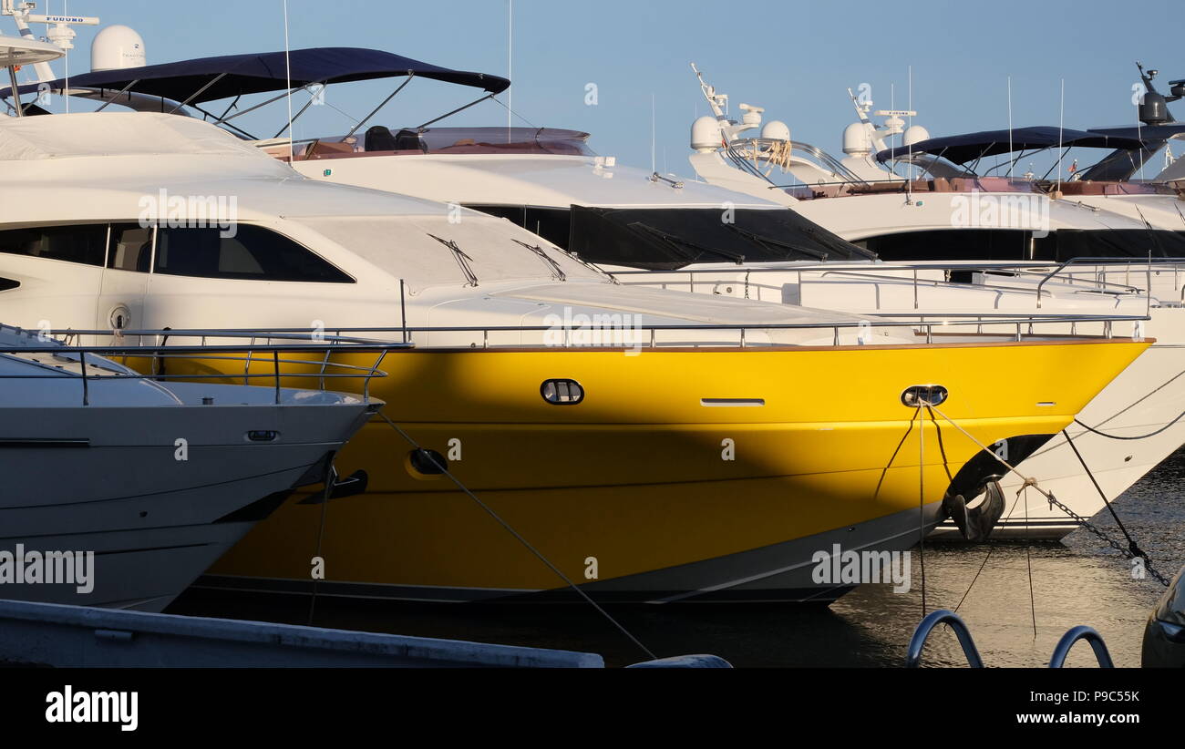 Quick boat hi-res stock photography and images - Alamy