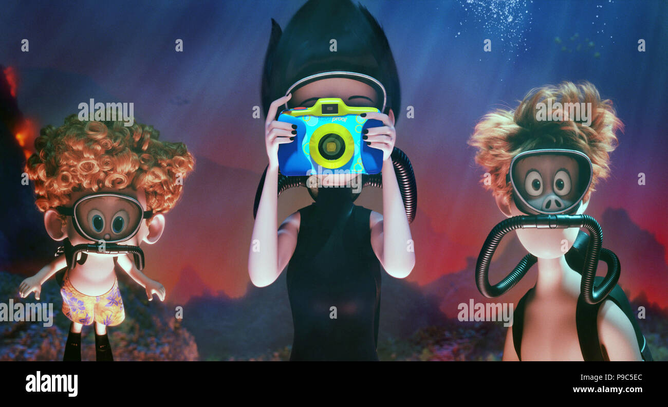 HOTEL TRANSYLVANIA 3: SUMMER VACATION, from left: Dennis (voice: Asher ...