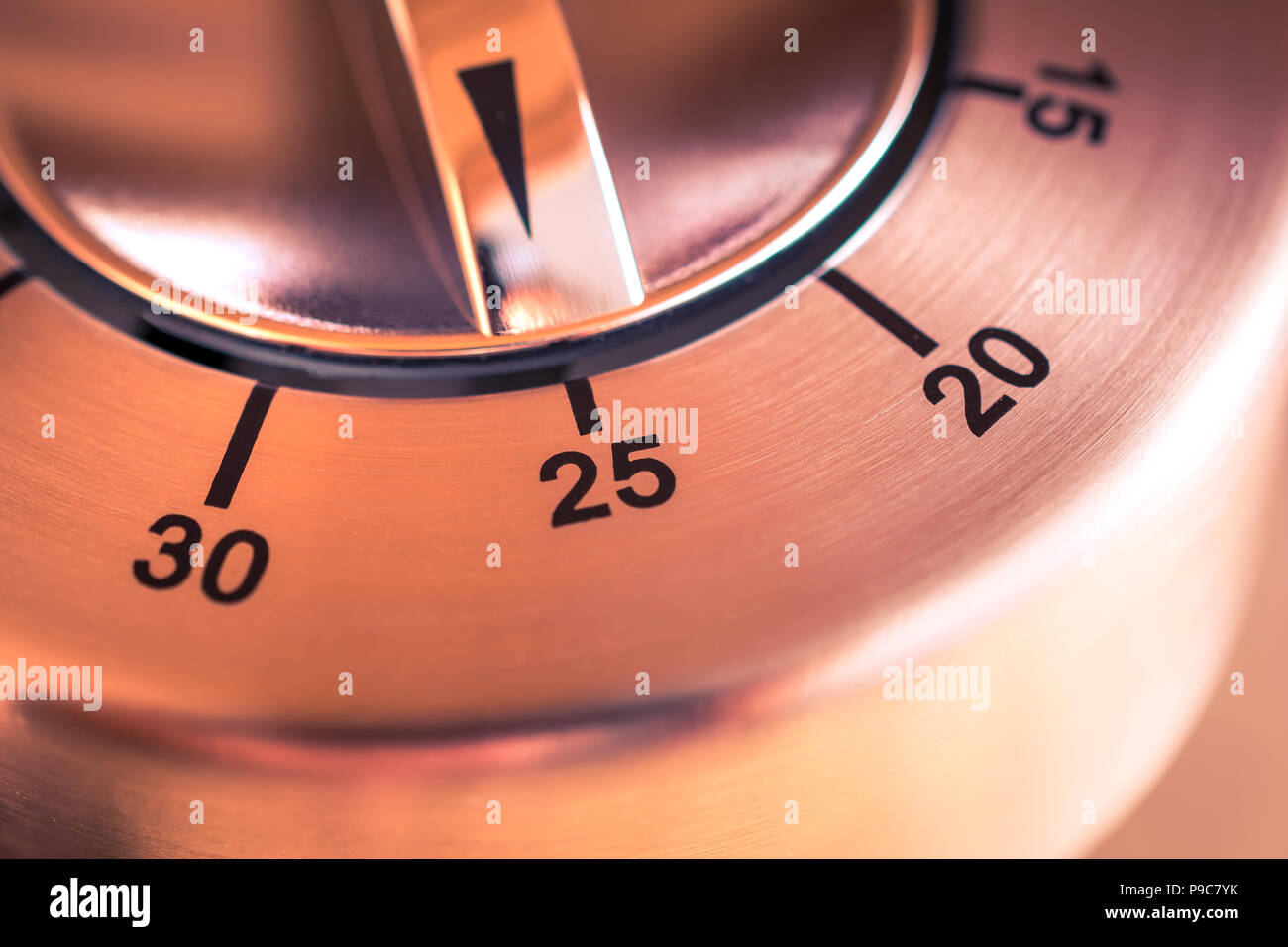 25 Minutes - Macro Of An Analog Chrome Kitchen Timer Stock Photo - Alamy