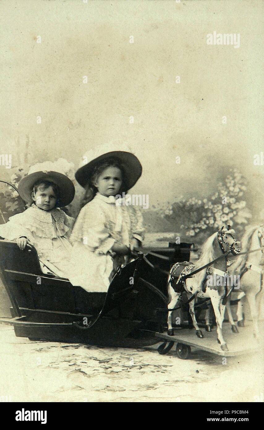 Portrait of Grand Duchesses Maria Nikolaevna of Russia (1899-1918) and ...