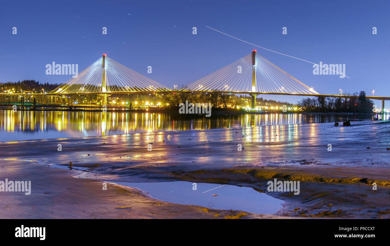 Port Mann Bridge, long exposure on a bright night. Vancouver, British ...