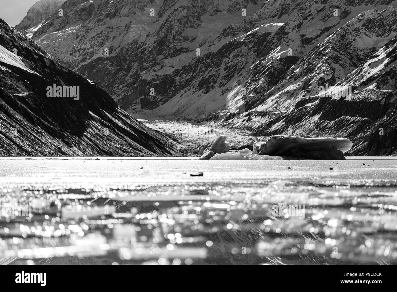 New zealand reflection mount cook Black and White Stock Photos & Images ...