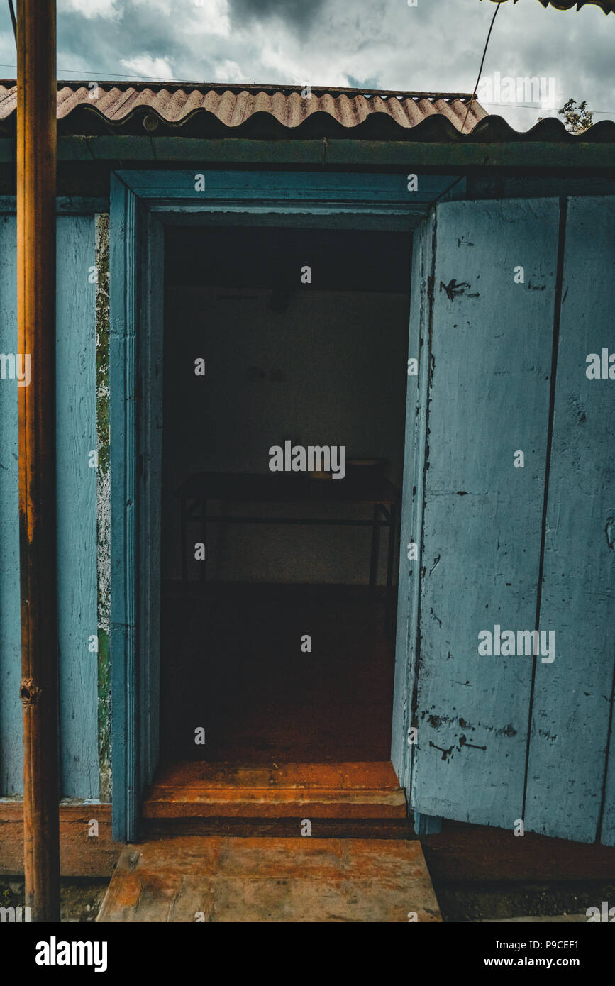 Blue shed door hi-res stock photography and images - Alamy