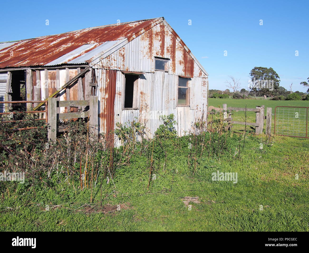 Old rustic shed in outback hi-res stock photography and images - Alamy