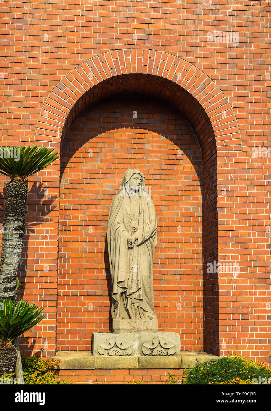 Pieta mary jesus statue cross hi-res stock photography and images - Alamy