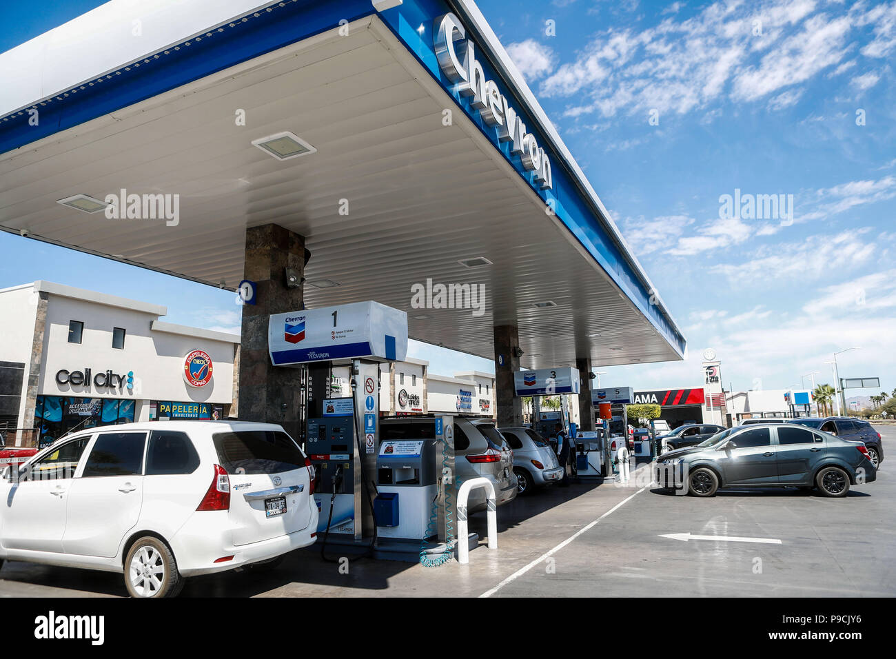 Chevron Gas Station Stock Photos & Chevron Gas Station Stock Images - Alamy