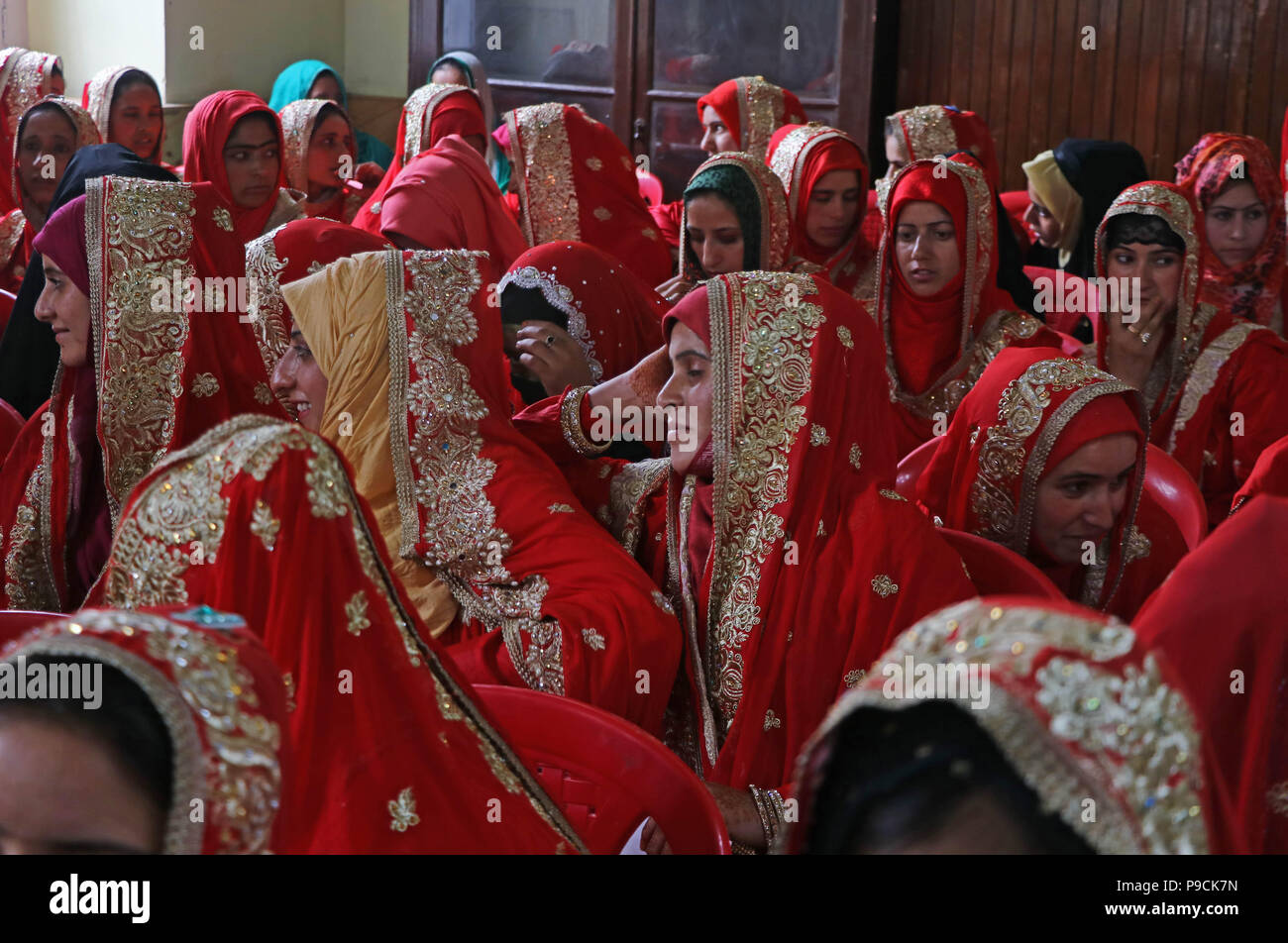 Kashmiri wedding hi-res stock photography and images - Alamy