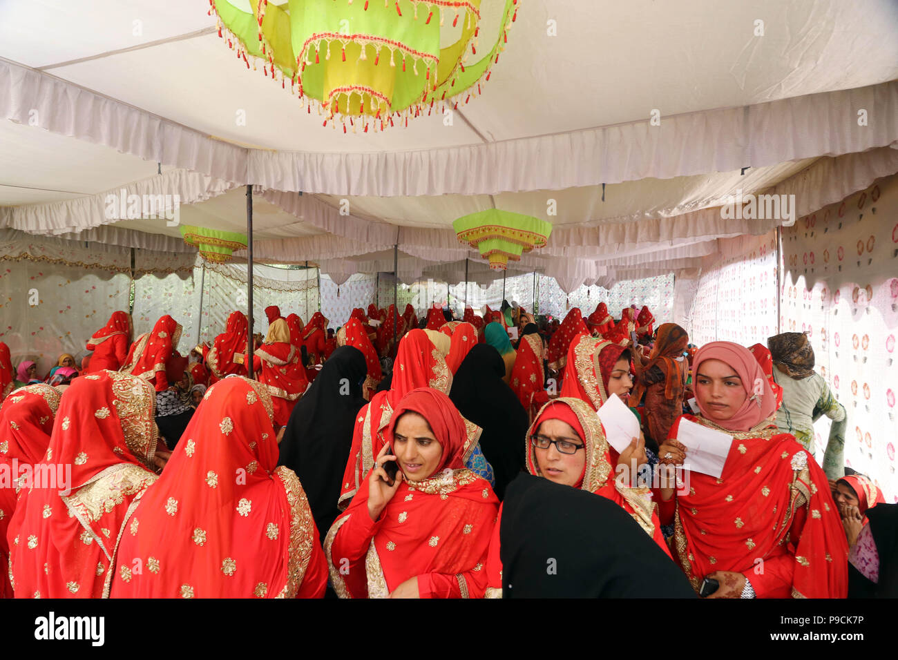 Kashmiri wedding hi-res stock photography and images - Alamy