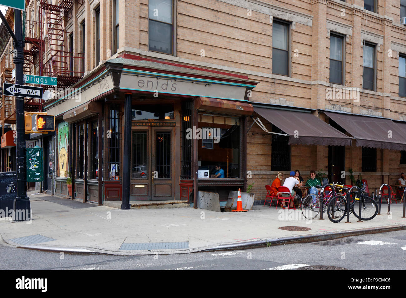 [historical storefront] Enid's, 560 Manhattan Ave, Brooklyn, New York ...