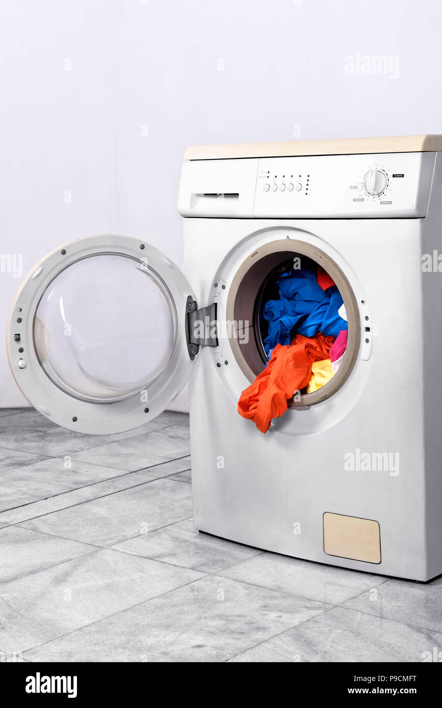 Inside washing machine hi-res stock photography and images - Alamy