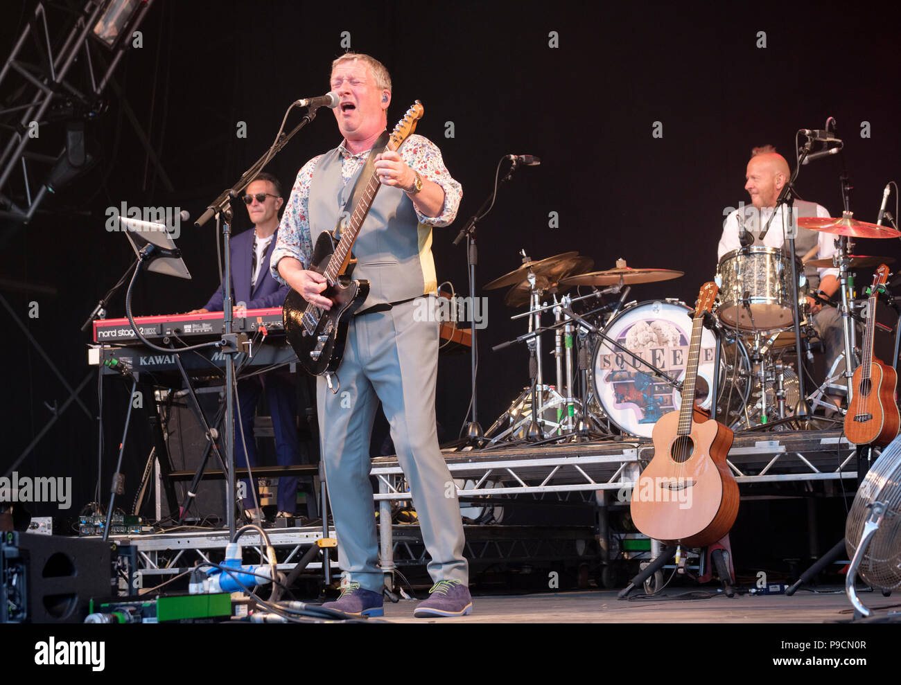 Squeeze band hi-res stock photography and images - Alamy