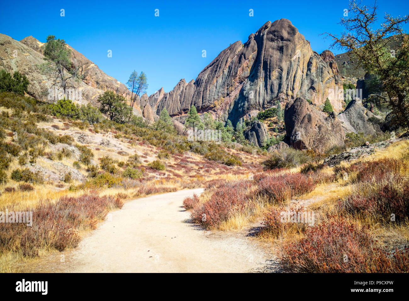 Natural rock formation in Pinnacles National Park Stock Photo - Alamy