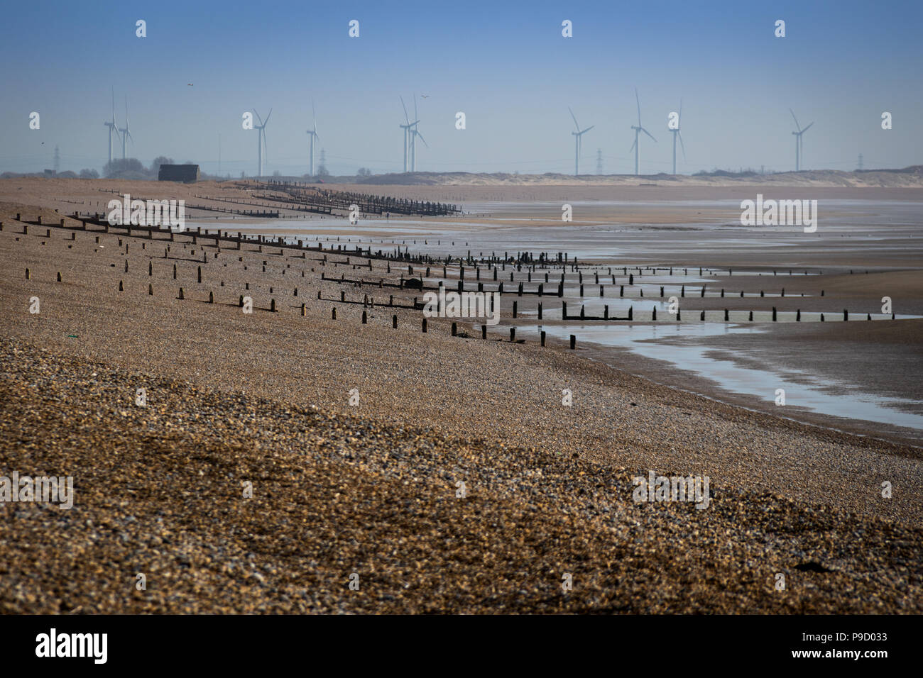 Shingle beach and groynes hi-res stock photography and images - Alamy