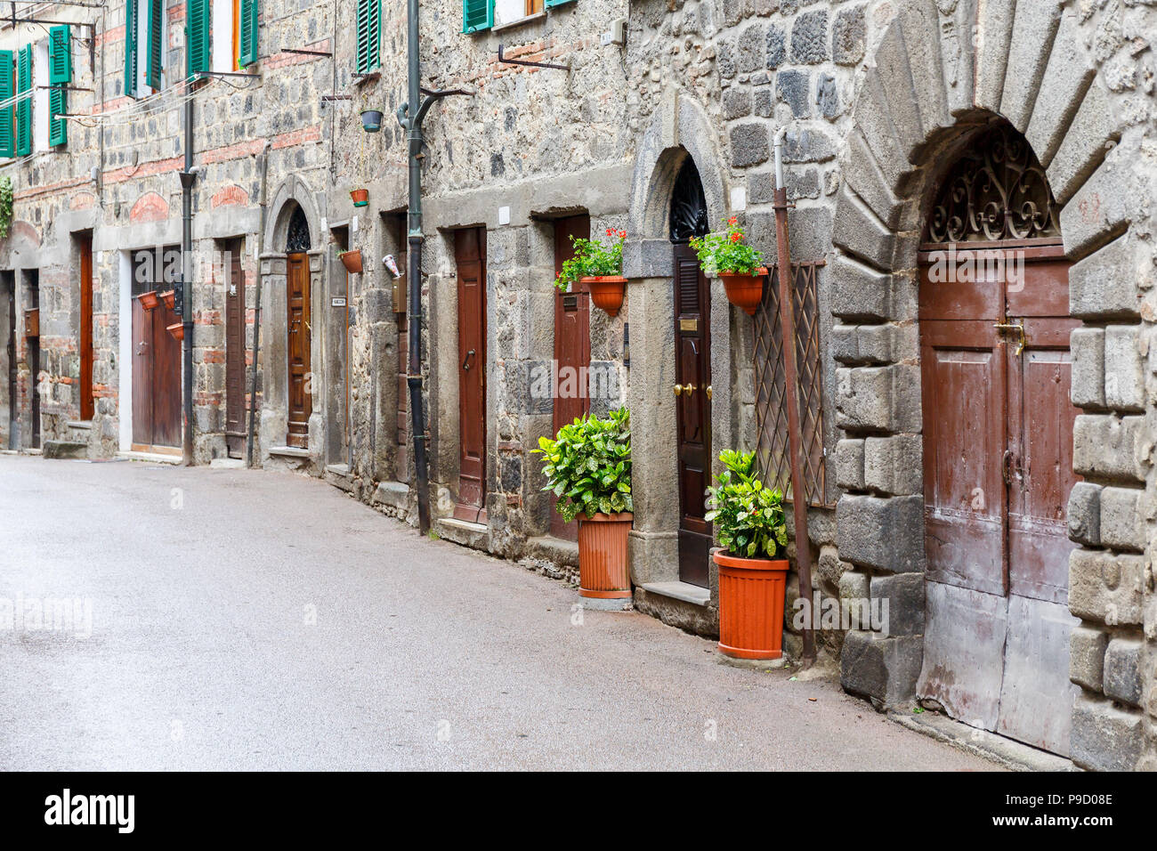 Back alley doors hi-res stock photography and images - Alamy