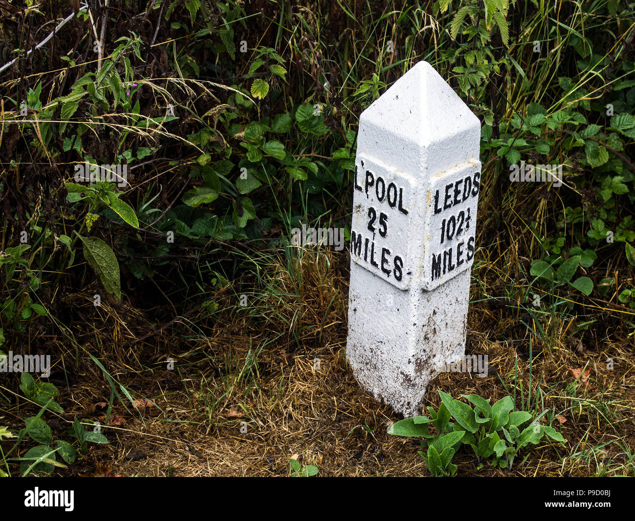 Mile posts hi-res stock photography and images - Alamy