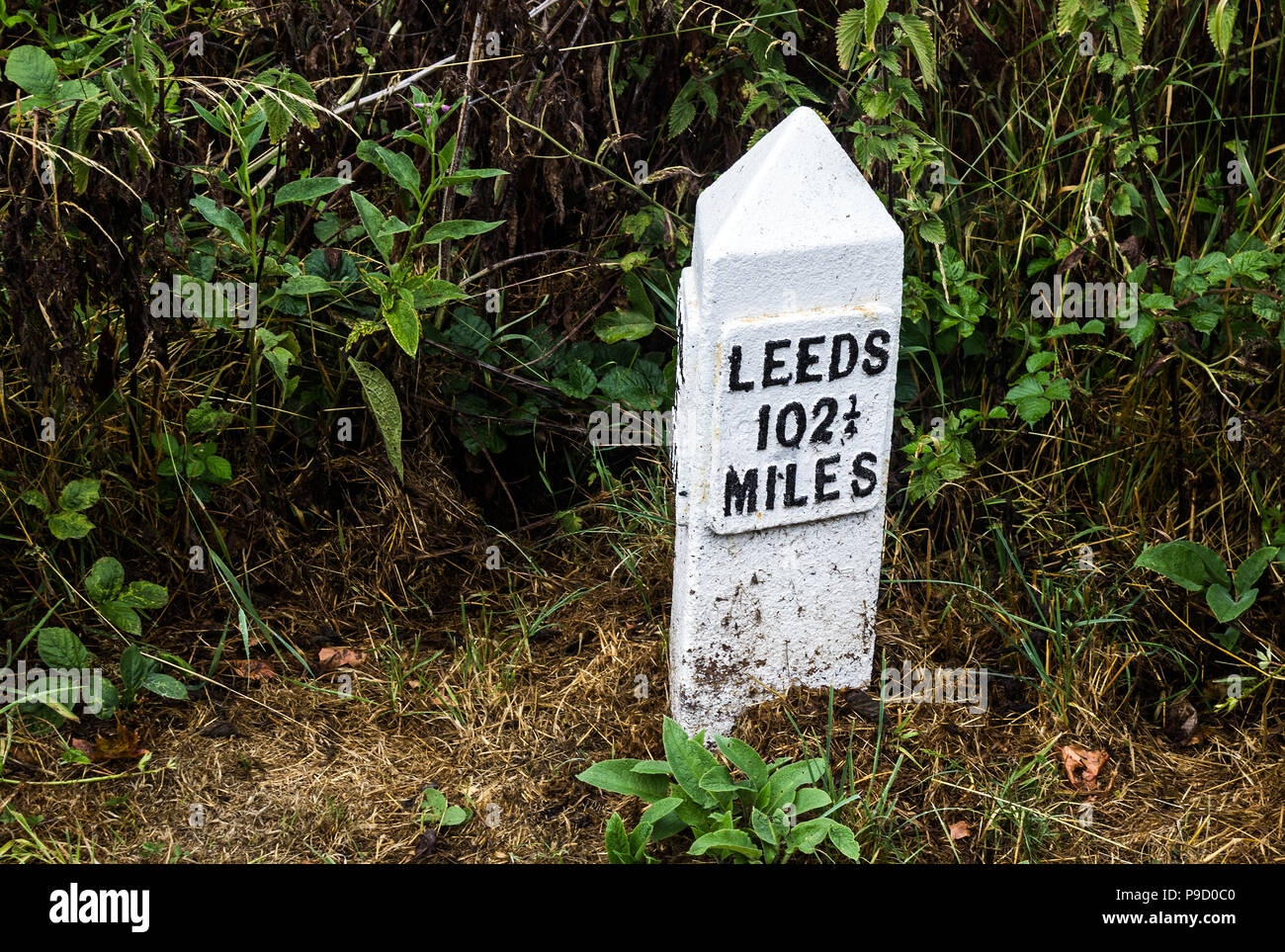 Mile markers hi-res stock photography and images - Alamy