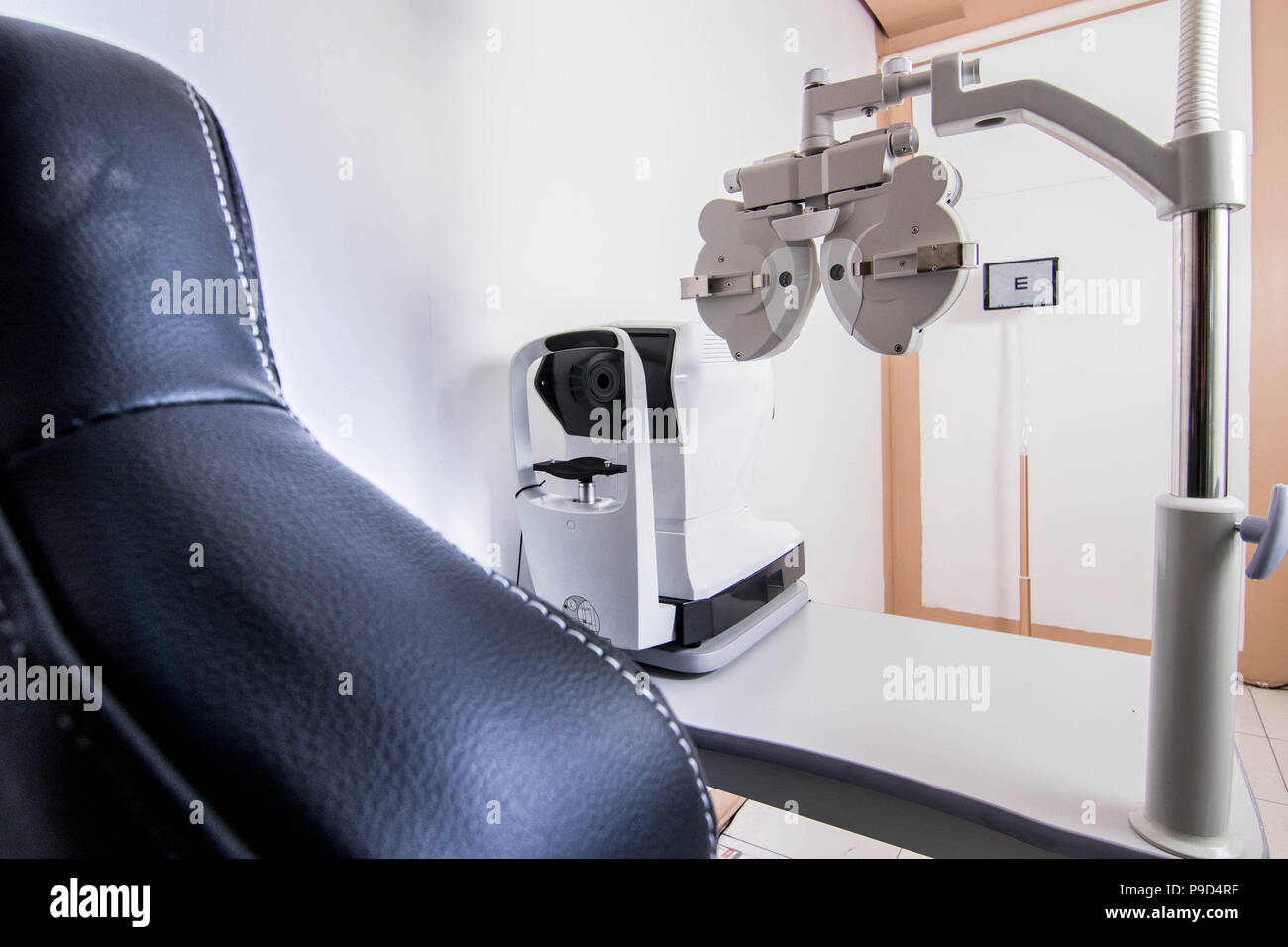 Refraction room set up hi-res stock photography and images - Alamy