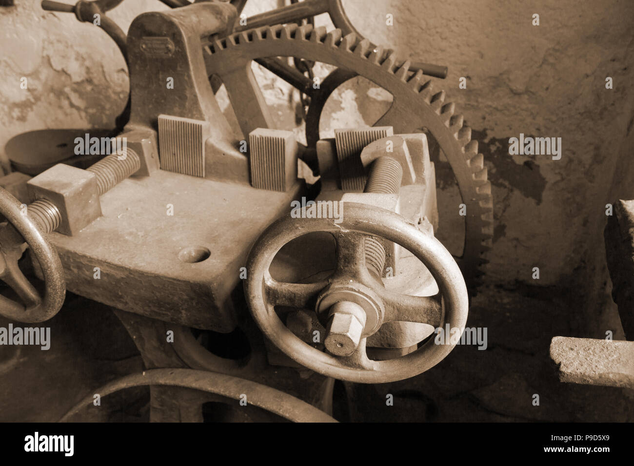 Old metal cutting machine hi-res stock photography and images - Alamy