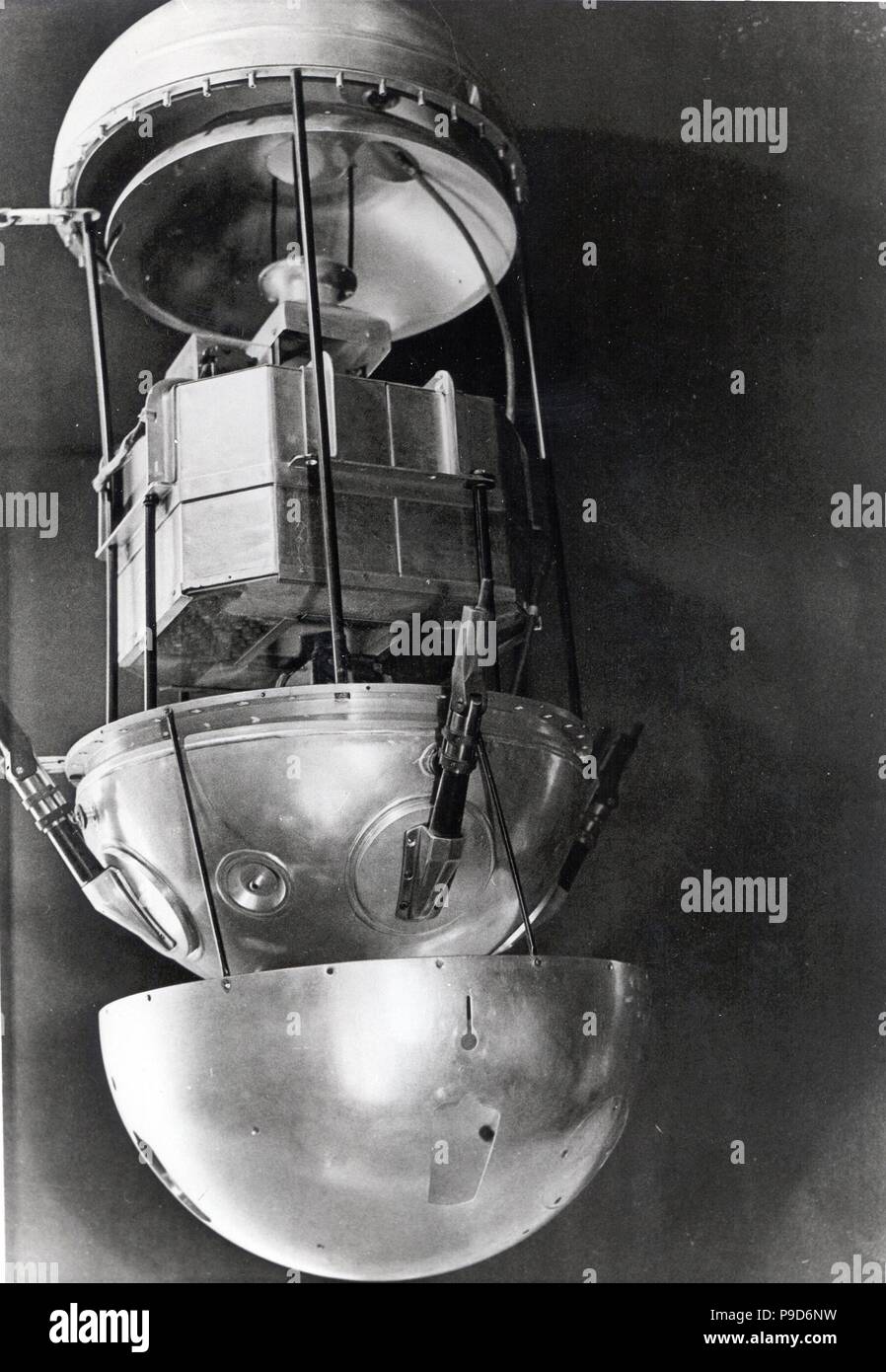 Sputnik 1 hi-res stock photography and images - Alamy