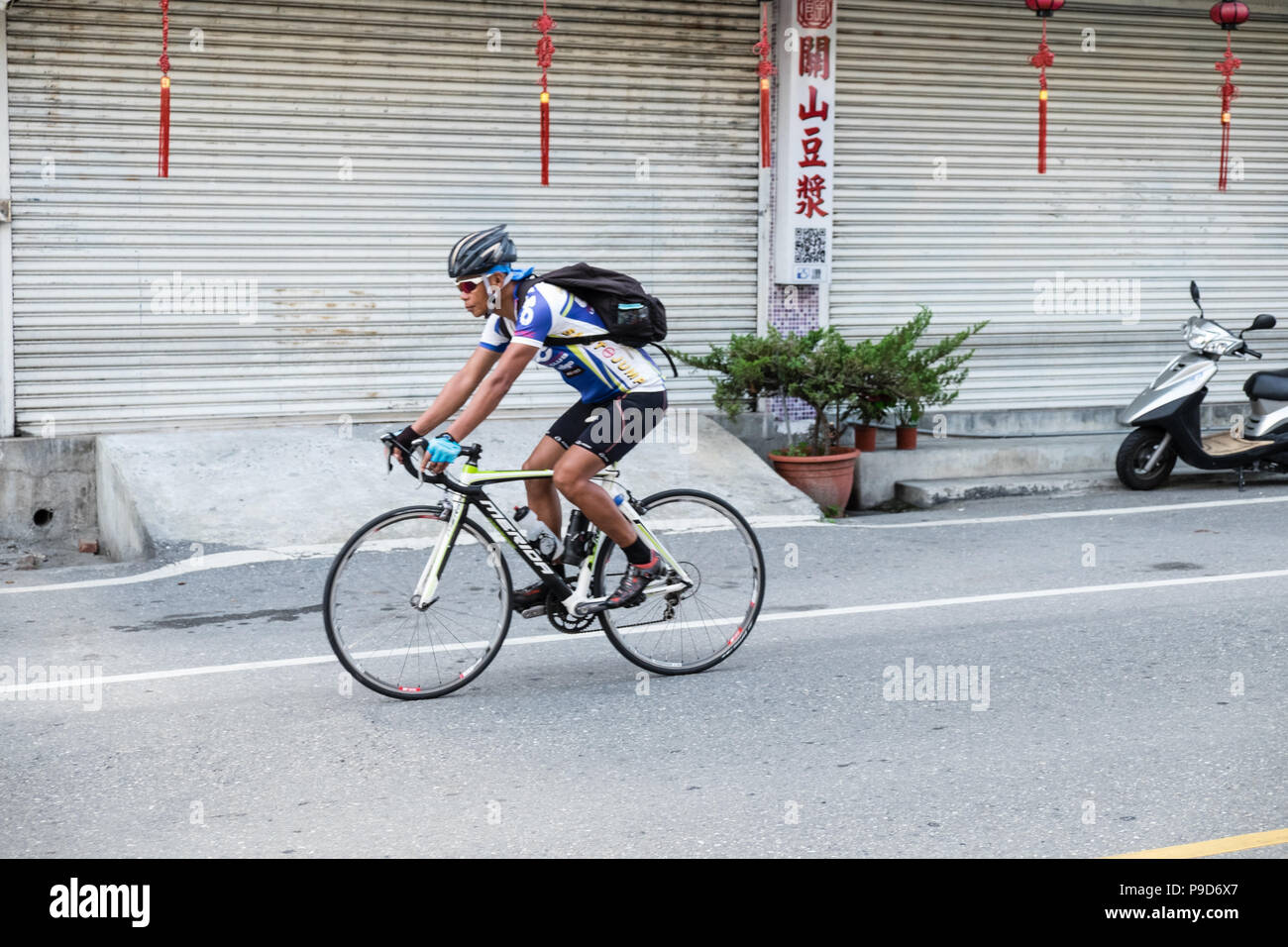 Guanshan,popular,cycling,bicycle,path,circle,loop,around,rice,fields ...