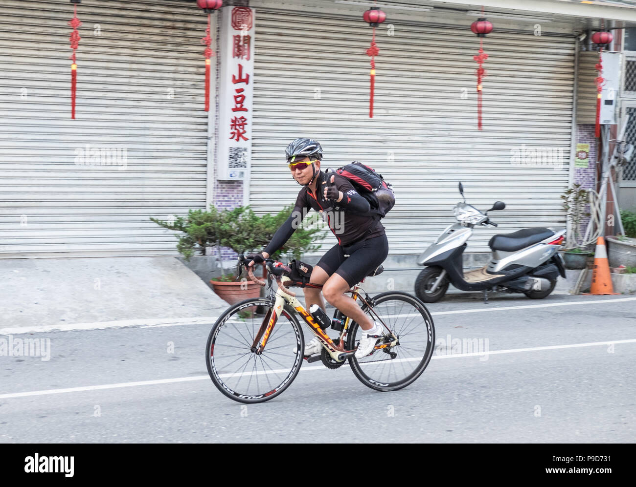 Guanshan,popular,cycling,bicycle,path,circle,loop,around,rice,fields,ricefields,south,of,Taipei ...
